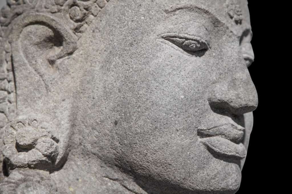 Ancient Sculptures Hidden In A Wall In Peru - Grit Daily News