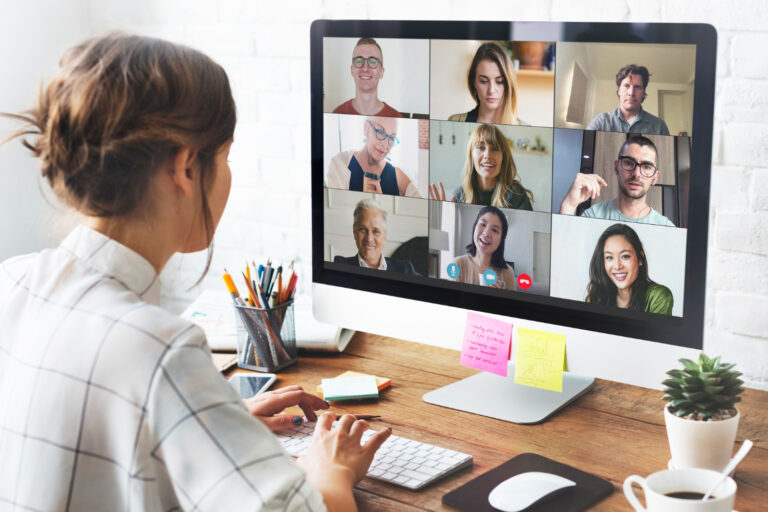 Letting AI Handle the Meeting Notes: A Closer Look at HappyScribe ...